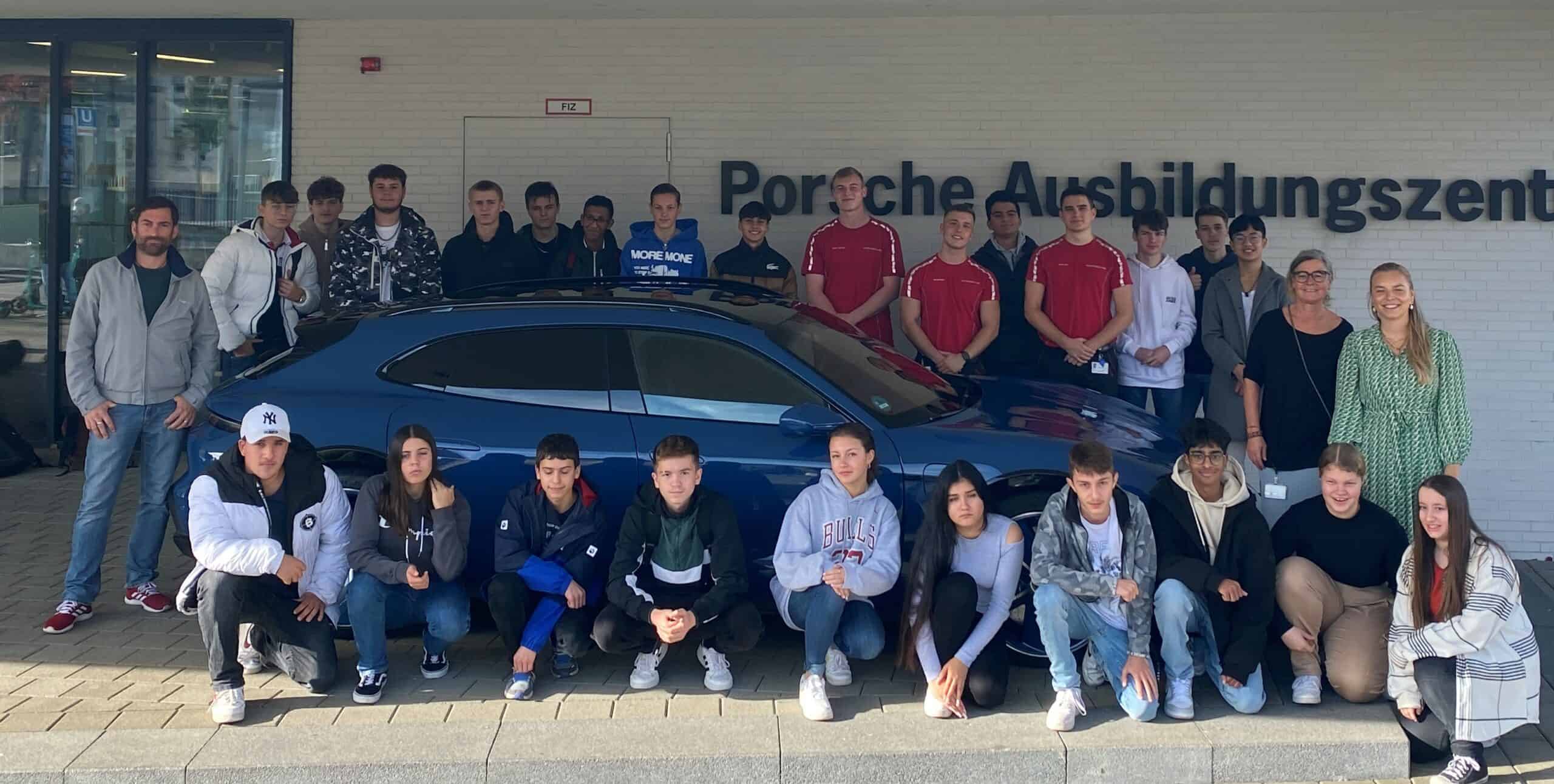 10. Klassen besuchen Porsche - Ferdinand Porsche Gymnasium Zuffenhausen